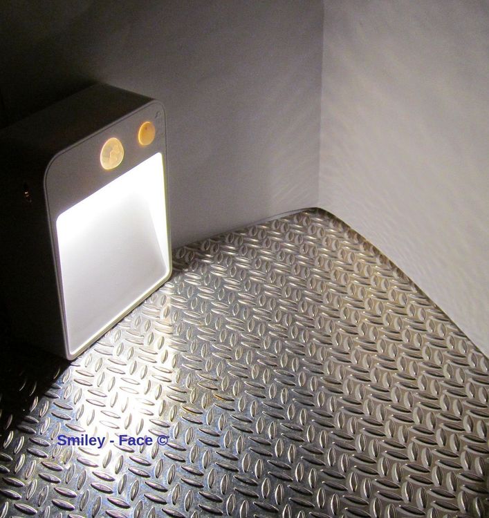 Neu LED Lampe mit Bewegungsmelder (Neu und originalverpackt) in St ...