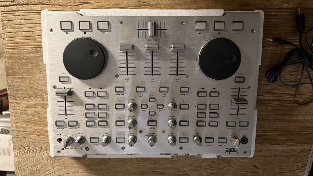 Hercules DJConsole Rmx - Console DJ Professionnelle! (D'occasion) à ...