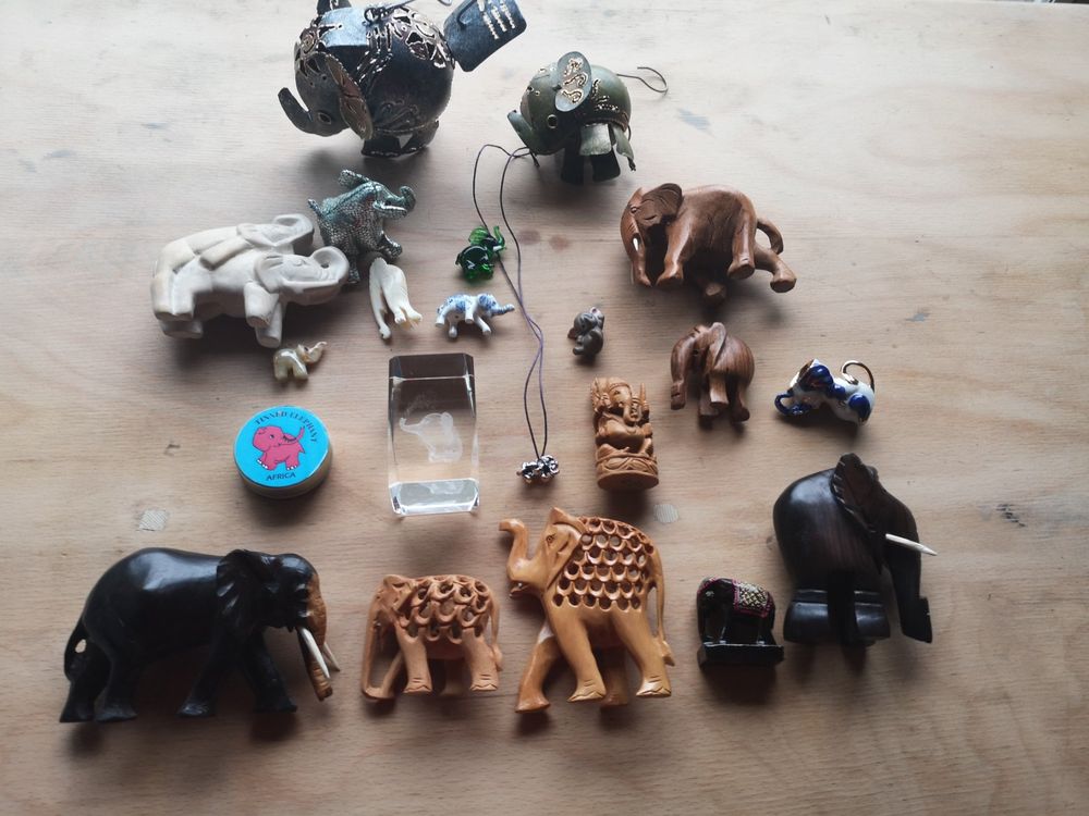 21 éléphants de divers pays/ (Gebraucht) in Boudry für CHF 1 – mit ...