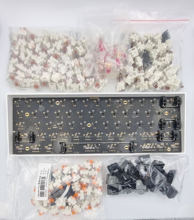 PCB, Switches und Case (Gebraucht) in Bülach für CHF 39.9 – mit ...