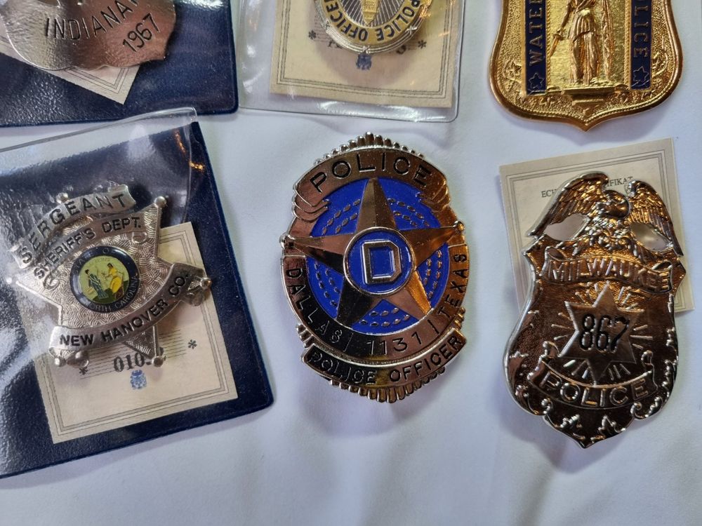 Polizeiabzeichen/Polizeimarken aus Metal (Gebraucht) in Grabserberg für CHF 56 – mit Lieferung ...