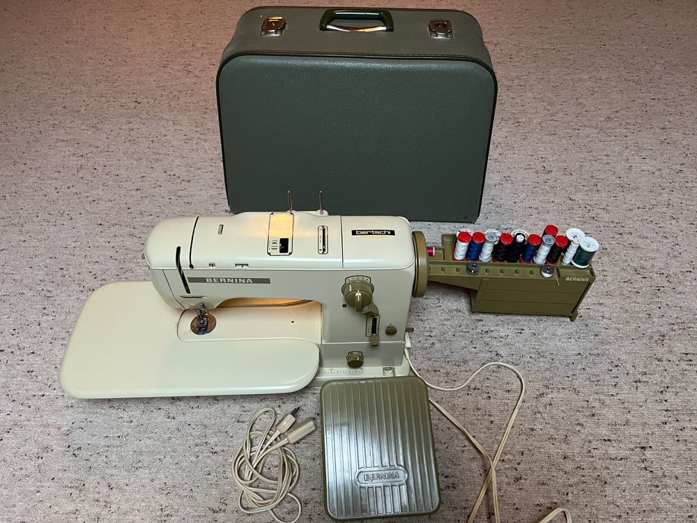 Bernina Typ 731 Nähmaschine mit viel Zubehör (Gebraucht) in Bubikon für ...