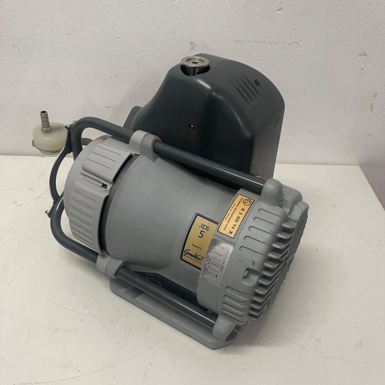 Edwards XDS5 Dry scroll Vakuum-pumpe für genevac (Defekt) in Niederdorf ...