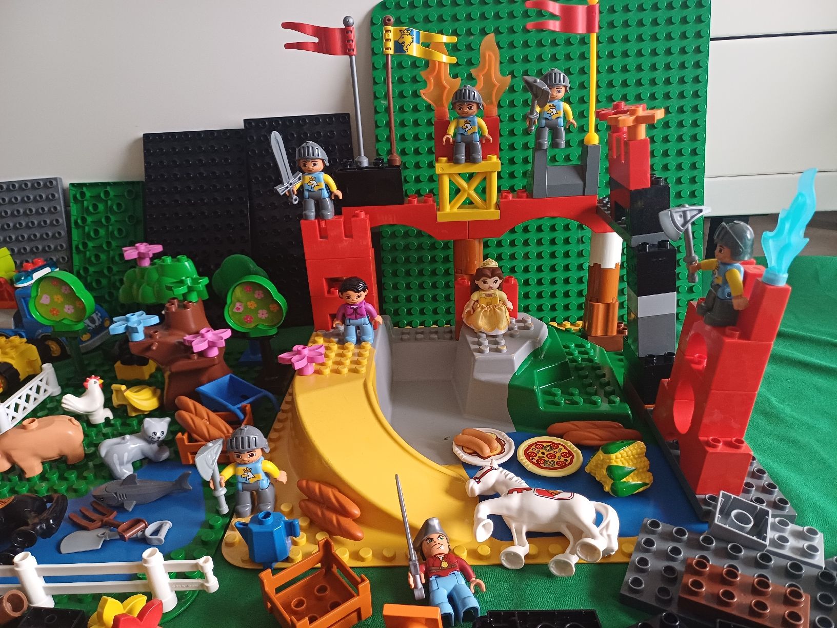 Quasi 10 kg Lego duplo con treno funzionante e minifigure (Gebraucht ...