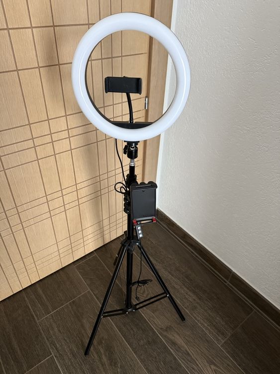 Ring Light mit Stativ (Neu (gemäss Beschreibung)) in Gunzgen für CHF 2 ...