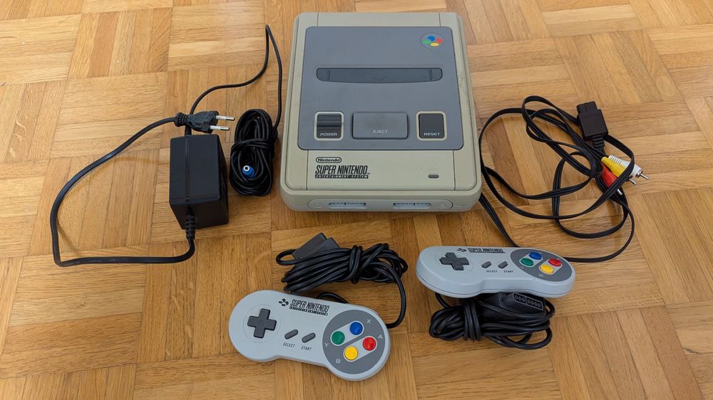 Super Nintendo (SNES) + 2 Controller (Gebraucht) in Münchenstein für ...