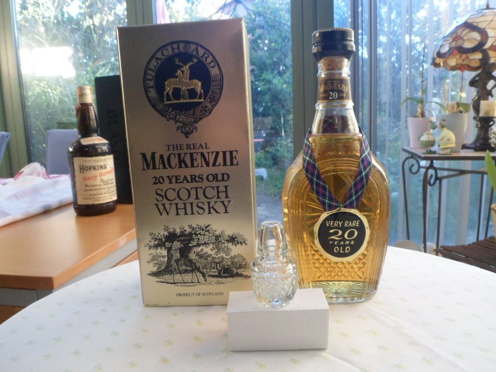 The Real Mackenzie Scotch Whisky 20 YO D: ca 1960s, B: 1980s (Neu und ...