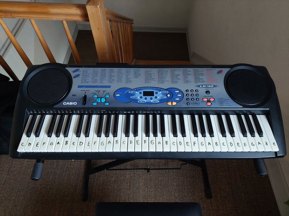 Casio Keyboard LK-40 inklusive Stuhl, Tasche und Stuhl (Gebraucht) in ...