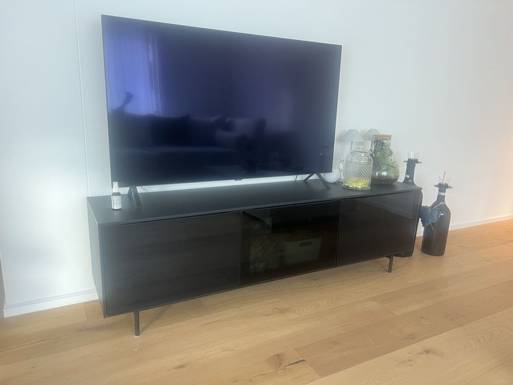IKEA Rannäs TV-Möbel schwarz mit Glastüren (Gebraucht) in Zürich für ...