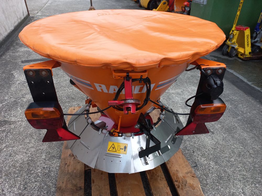 neuwertiger Salzstreuer RAUCH SA121R Kubota Iseki John Deere | Acheter ...