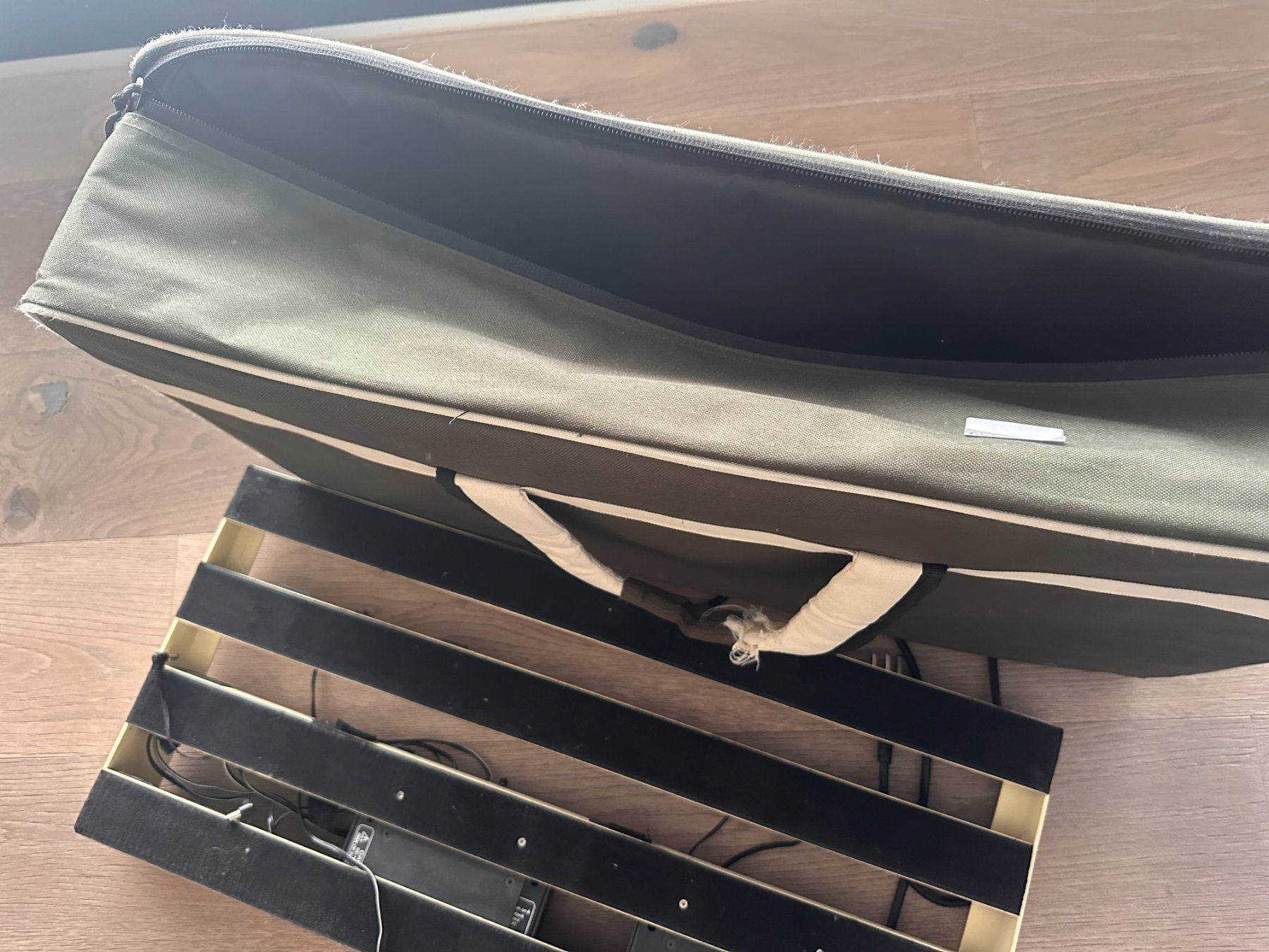 Support à pédale, fer solide, 4 rangées 31cmx68cm + alim! (D'occasion ...