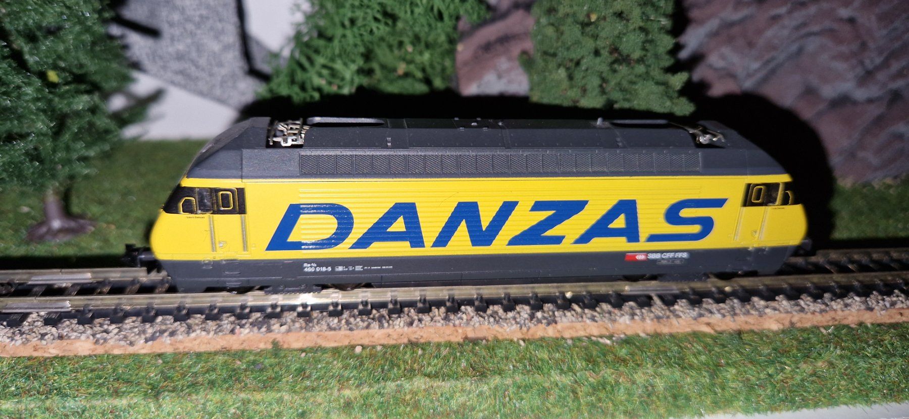 Minitrix 12688 SBB E-Lok Re 460 «Danzas» mit DSS (Gebraucht) in ...