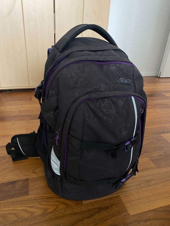 Satch Pack Rucksack schwarz mit Blumen | Kaufen auf Ricardo