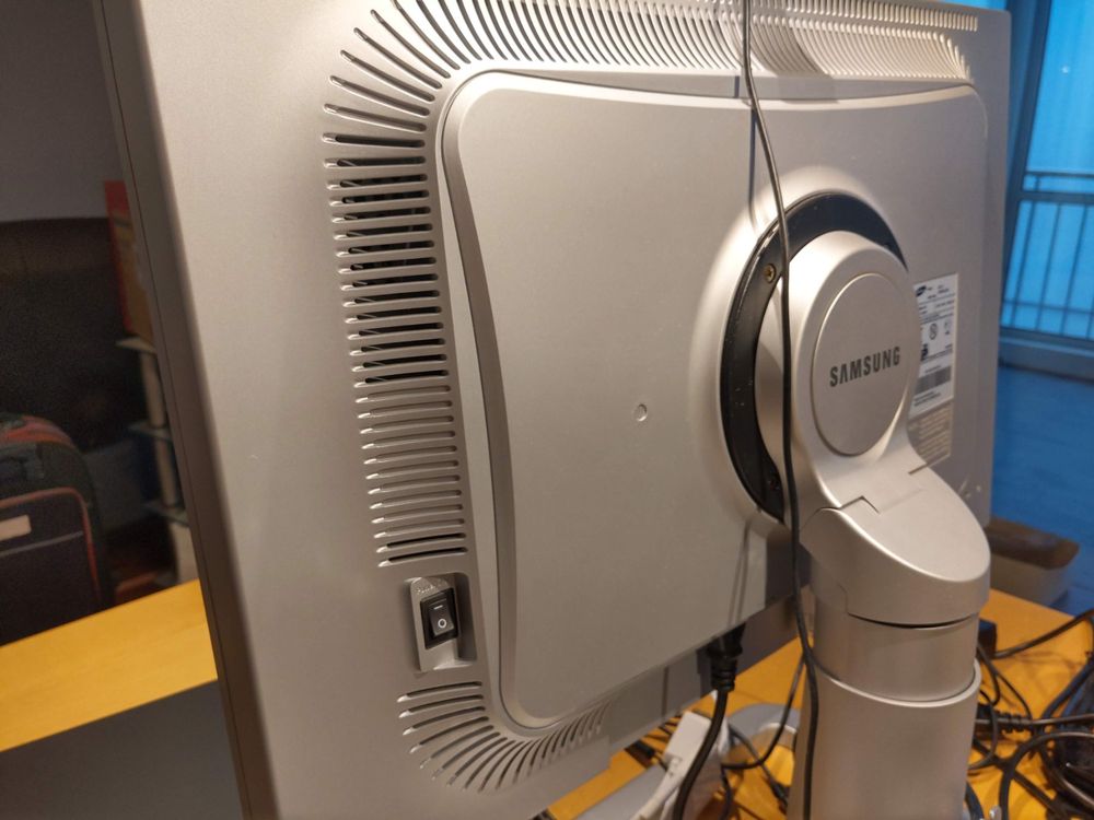 Samsung SyncMaster 243T Monitor (Gebraucht) in Horw für CHF 35 – nur ...