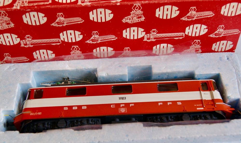 locomotive électrique HAG 211, neuve, SBB CFF, Re 4/4, 11103 (Neuf avec emballage d'origine) à ...