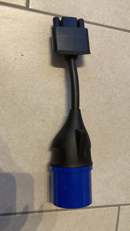 Tesla UMC Blauer Adapter - 16A / 32A (Neu (gemäss Beschreibung)) in ...