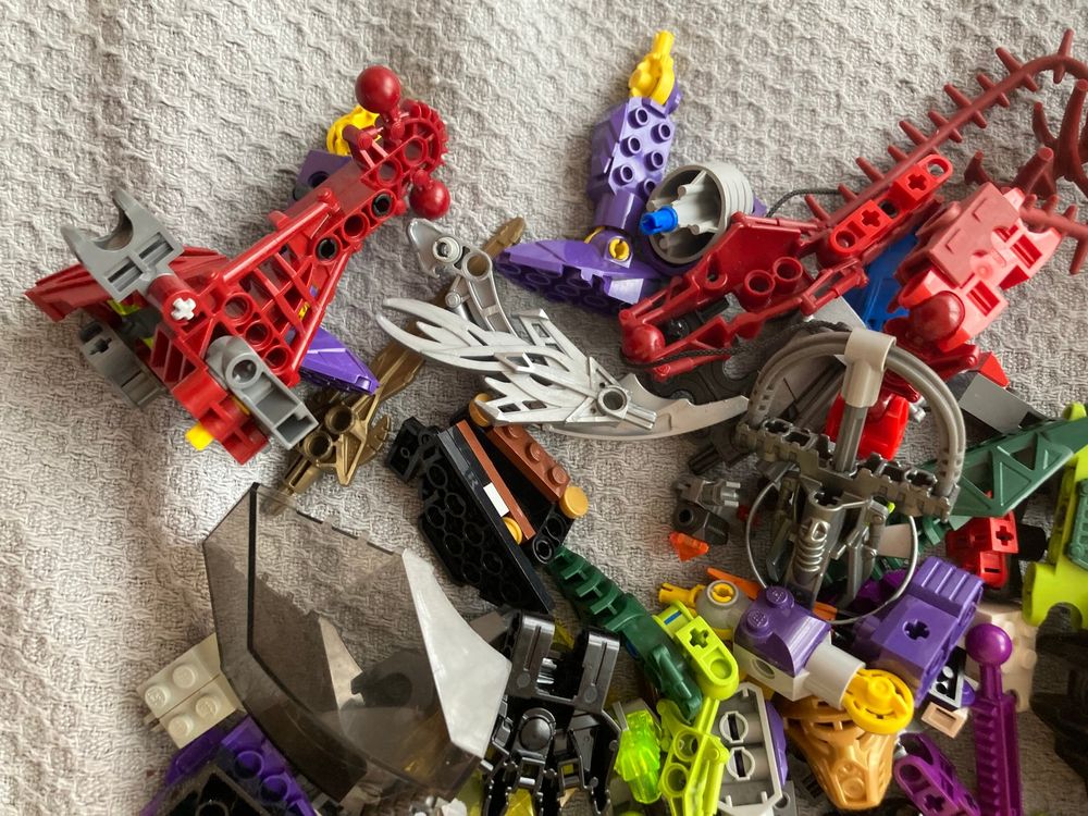 1 Kg verschiedene grosse und kleine Lego Bionicel Teile (Gebraucht) in Volketswil für CHF 3 ...