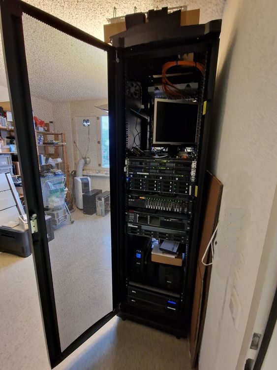Server-Rack (Gebraucht) in für CHF 99 – nur Abholung auf Ricardo kaufen