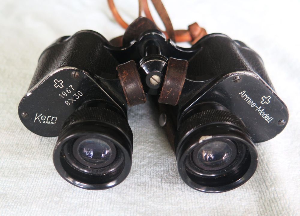 Armee-Feldstecher, Kern Aarau, 8x30, 1967 (Gebraucht) in Ebikon für CHF 26 – mit Lieferung auf ...