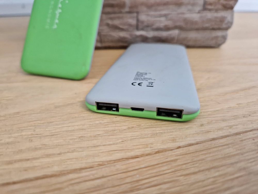 2stk. Powerbank 5000mAh Grün/Grau (Gebraucht) in Klosters für CHF 10 ...