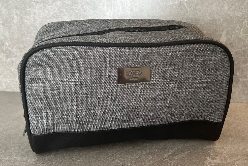 BOSS Necessaire ... (Neu und originalverpackt) in Chur für CHF 19.95 ...
