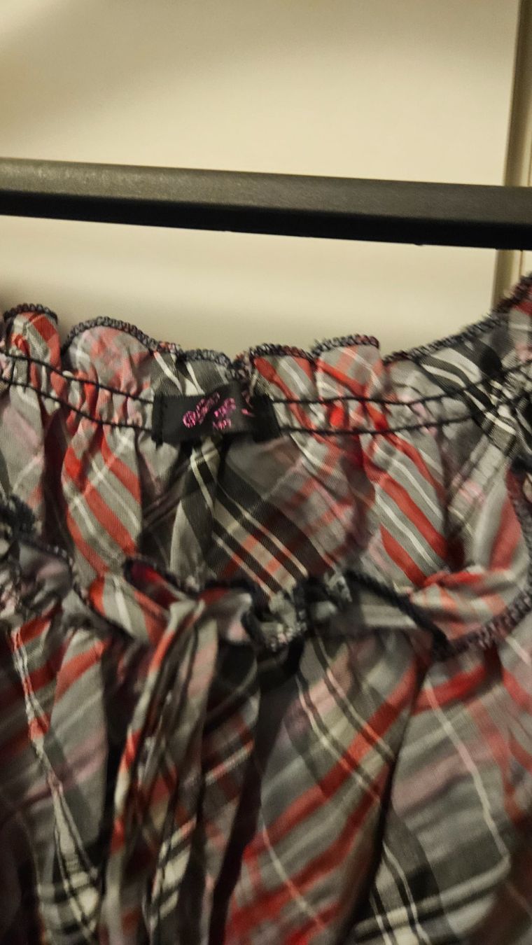 Top canotta arricciata tg. M/L (Usato) a Melano per CHF 5 – con ...