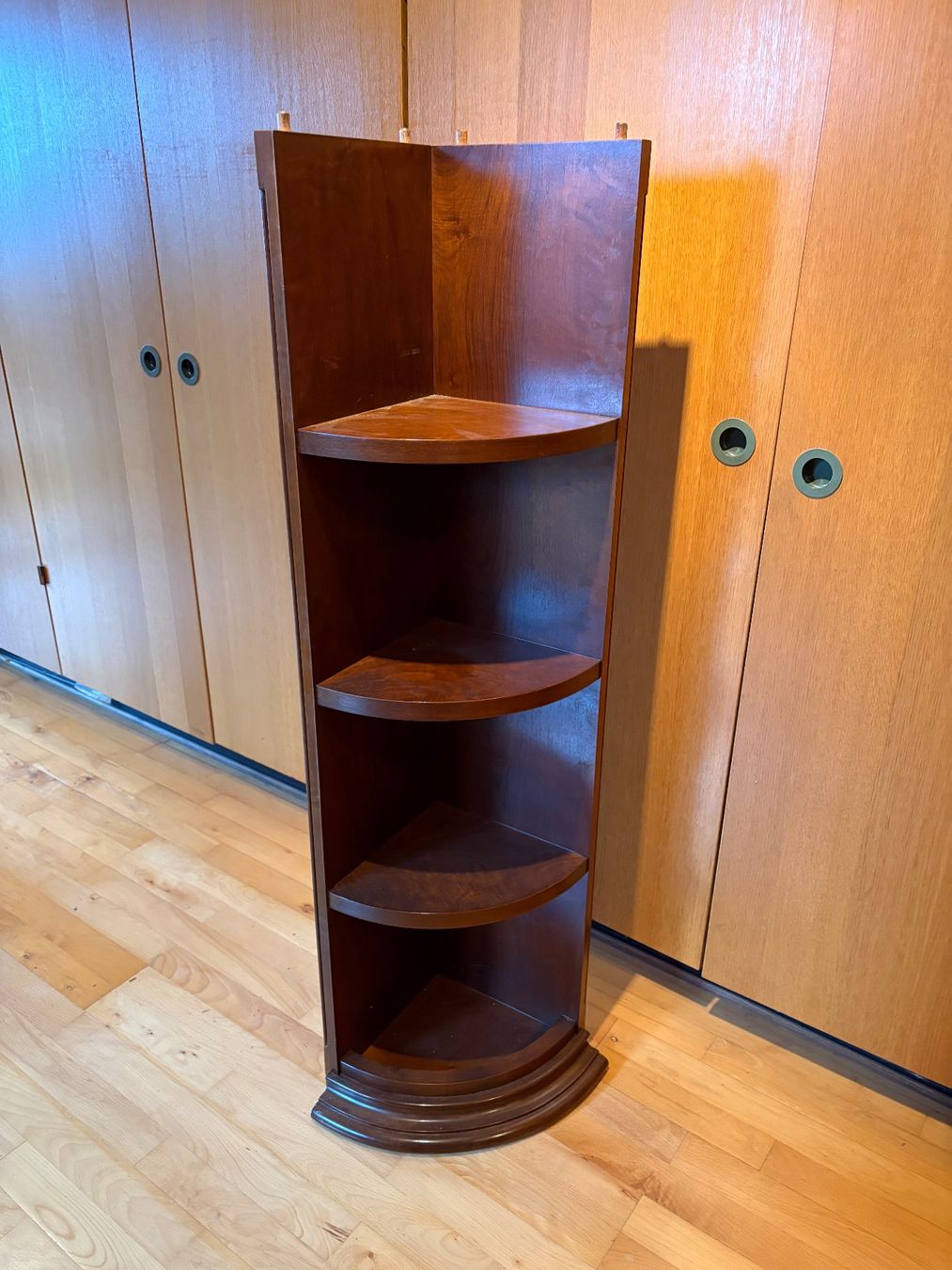 2 meubles d'angle en bois (D'occasion) à Founex pour CHF 50 – retrait ...