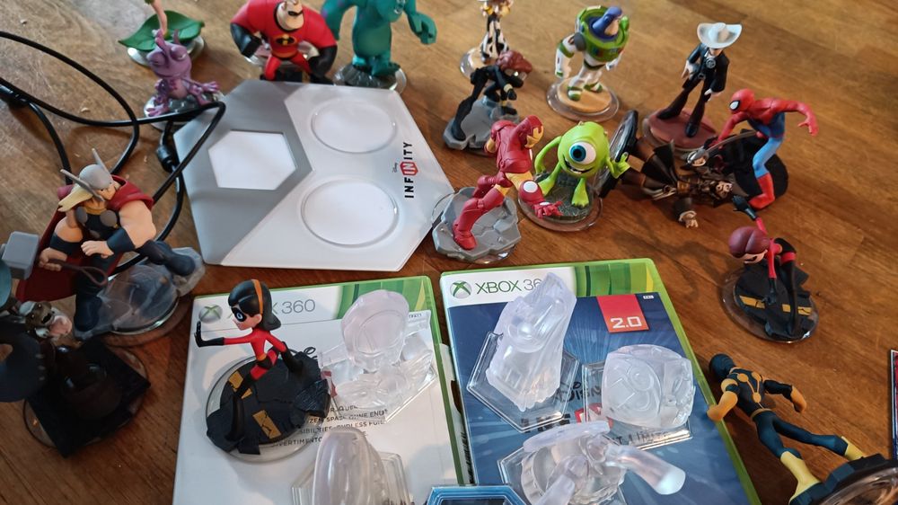 Disney Infinity Figuren, Xbox 360 Games - riesiges set (Gebraucht) in ...