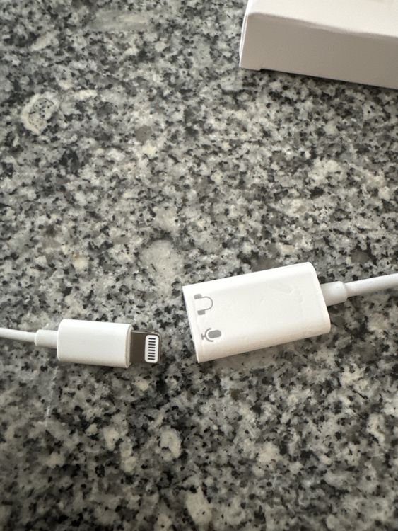 iPhone 15 Adapter für Kopfhörer (Gebraucht) in Buttikon SZ für CHF 15 ...