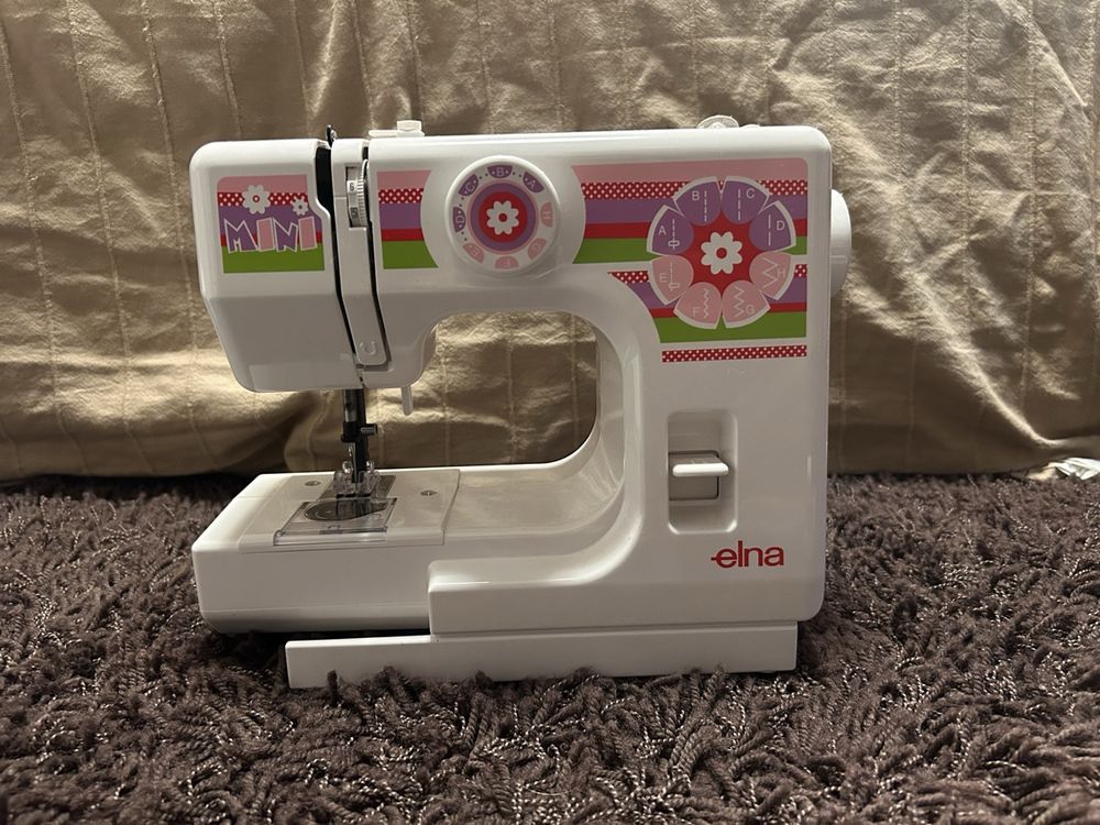 Elna mini Nähmaschine mit extra Nähbuch (Gebraucht) in Männedorf für ...