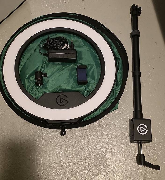 Elgato Ringlight mit Halterungen und Greenscreen (Gebraucht) in ...