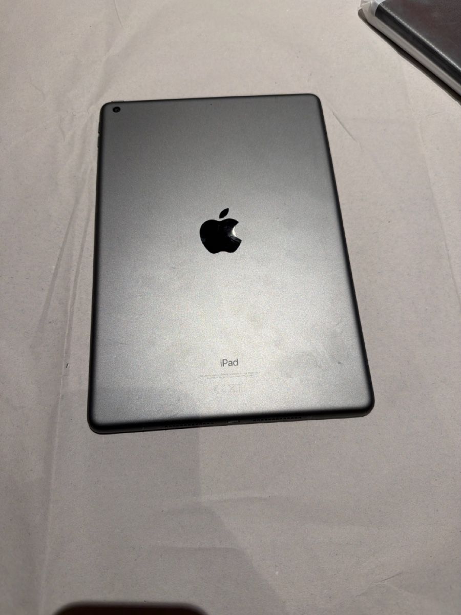 Apple iPad, A2602 (Defekt) in Rorbas für CHF 70 – nur Abholung auf ...