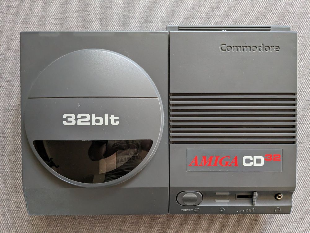 Commodore Amiga CD32 mit FMV Modul (Defekt) in Volken für CHF 415 – mit ...