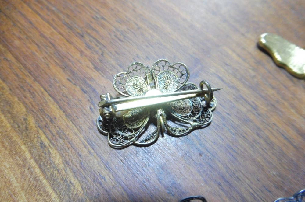 3 alte Broschen filigran Porzellan usw. (Gebraucht) in Maschwanden für ...