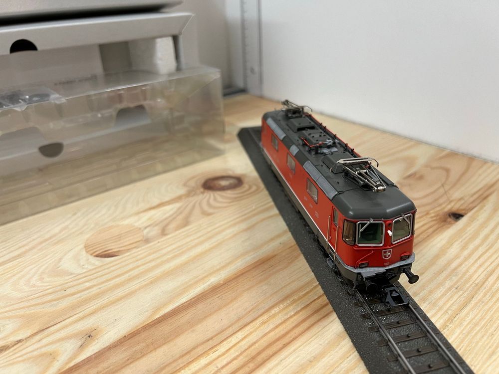 Märklin 37342 - 2 H0 AC E-Lok Serie Re 4/4 II rot SBB (Gebraucht) in ...