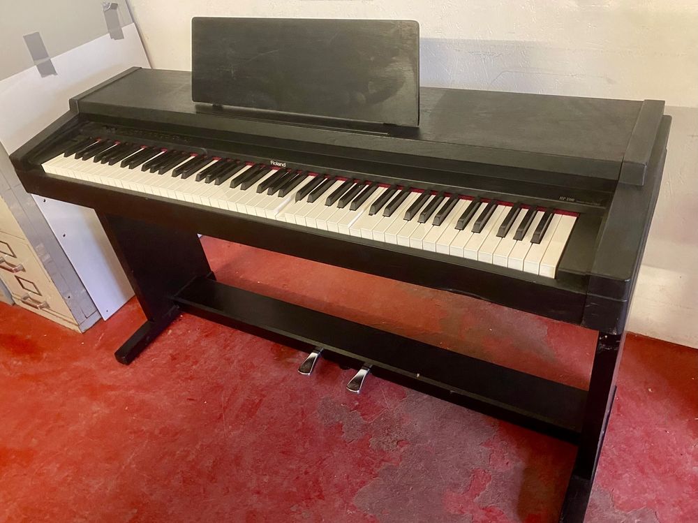 Roland HP 1500 Digital E Piano (Gebraucht) in Niederdorf für CHF 190 ...