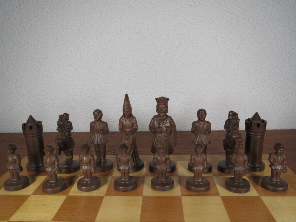 Altes Mittelalter Schachspiel HUK Chess (Gebraucht) in Münchenbuchsee ...