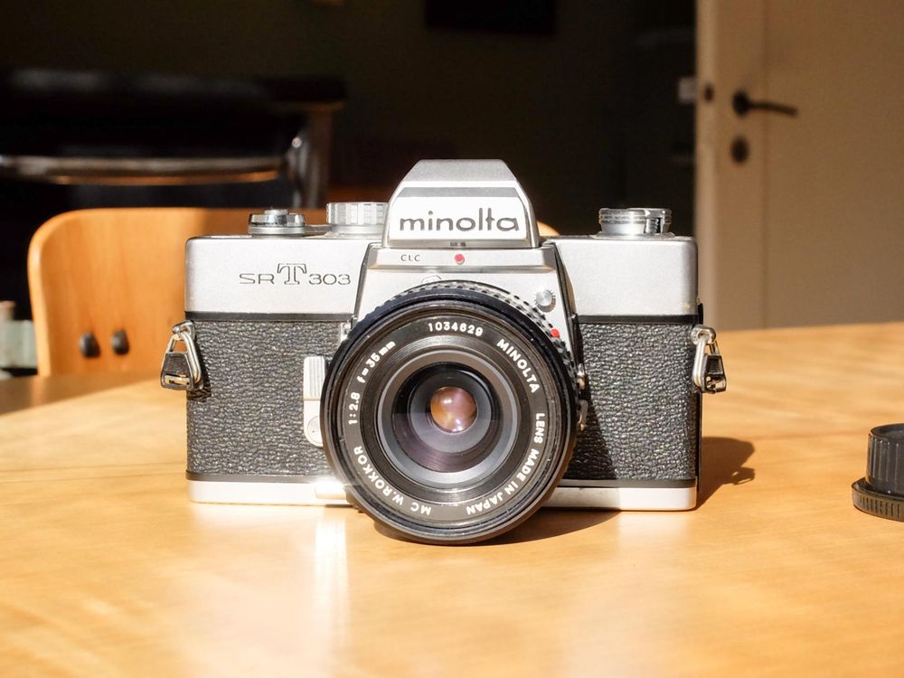 Minolta SR-T 303 Vintage Spiegelreflex-Kamera mit 35mm, f2.8 (Gebraucht) in Zürich für CHF 50 ...
