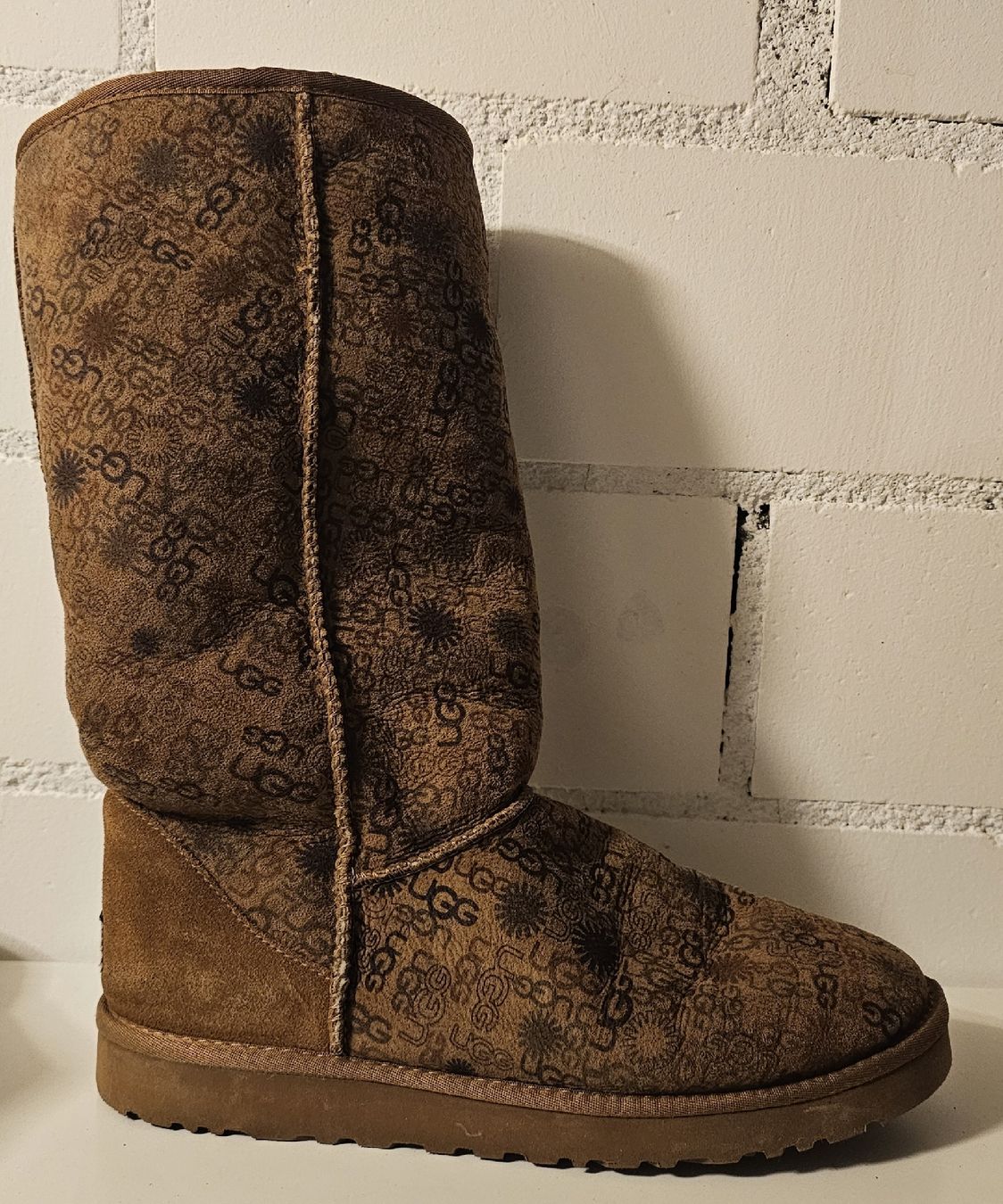 Ugg Boots Classic Tall Logo 5808 Gr.W11 Winterschuhe. (Gebraucht) in ...