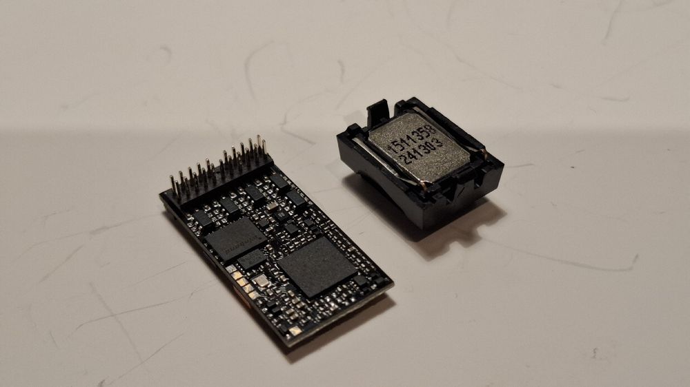 Zimo Sounddecoder PluX22 inkl Soundbox/Speaker, Roco Re 6/6 | Kaufen ...