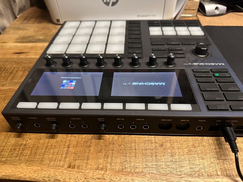 Native Instruments Maschine PLUS - Stand alone Groove Box (Gebraucht ...