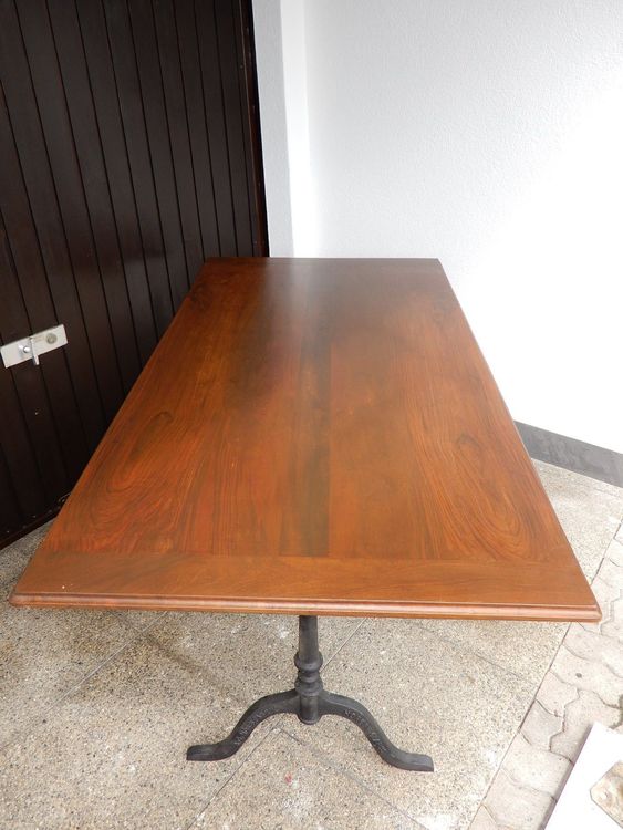 Bistrotisch Nussbaumholz 89 cm Breit / Gussfüsse Hor Glarus | Kaufen ...