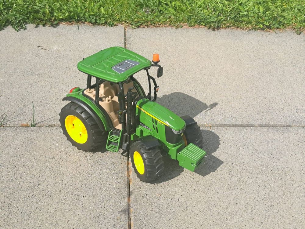 Bruder John Deere 5115 M (Gebraucht) in Davos Wiesen für CHF 10 – mit Lieferung auf Ricardo kaufen