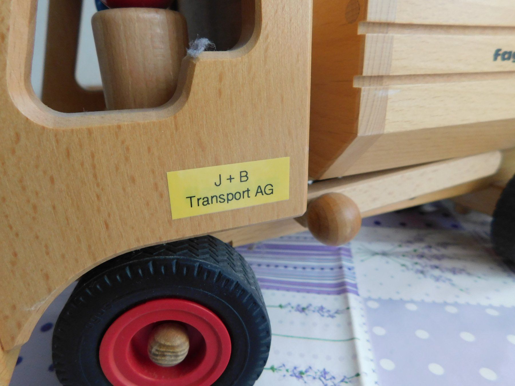 Holzlastwagen, Kipper der Marke Fagus mit zwei Figuren (Neu (gemäss ...