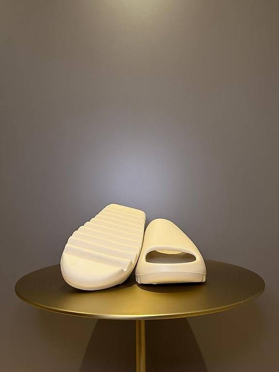 Yeezy Slide "Pure" (Gebraucht) in Langnau i. E. für CHF 120 – nur ...
