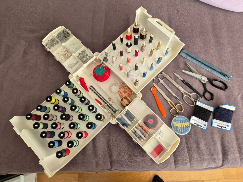 SINGER Nähkoffer HANDYCHEST Vintage gefüllt (Gebraucht) in Zürich für ...
