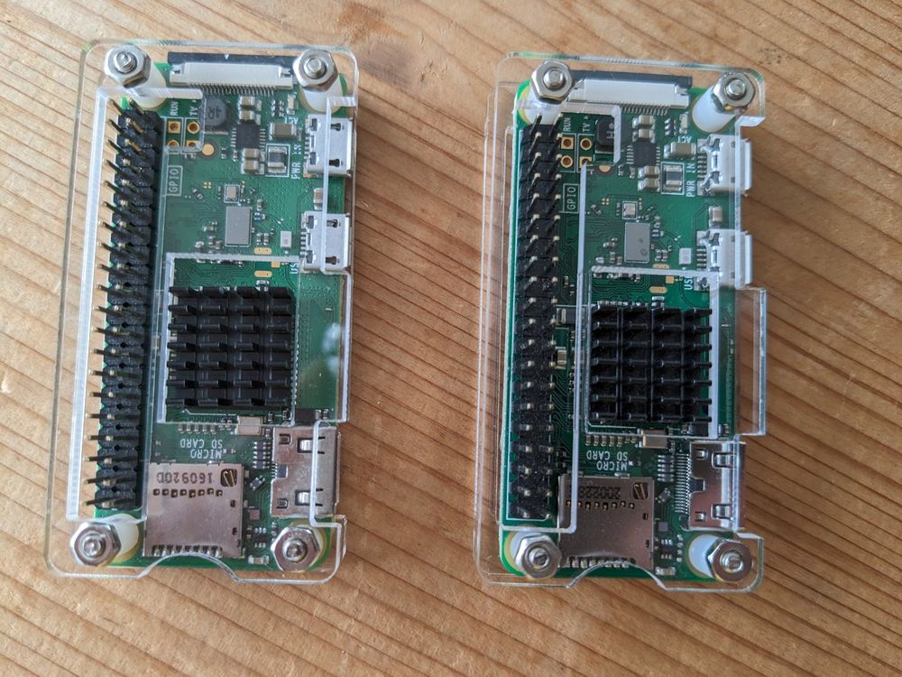 Raspberry Pi Zero W V1.1 mit Gehäuse und Heatsink (2 Stück) (Gebraucht ...