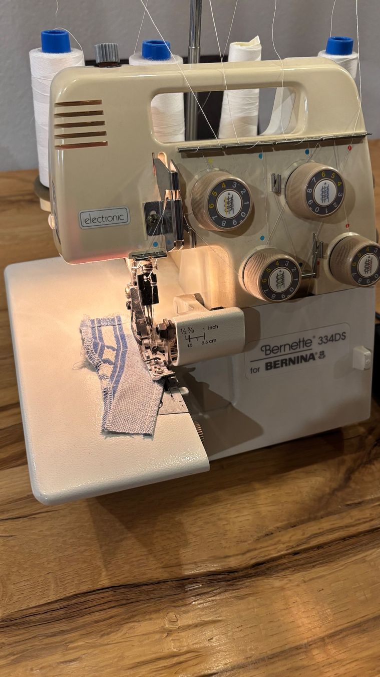 BERNINA Bernette 334DS Overlock Nähmaschine (Gebraucht) in Altstätten ...