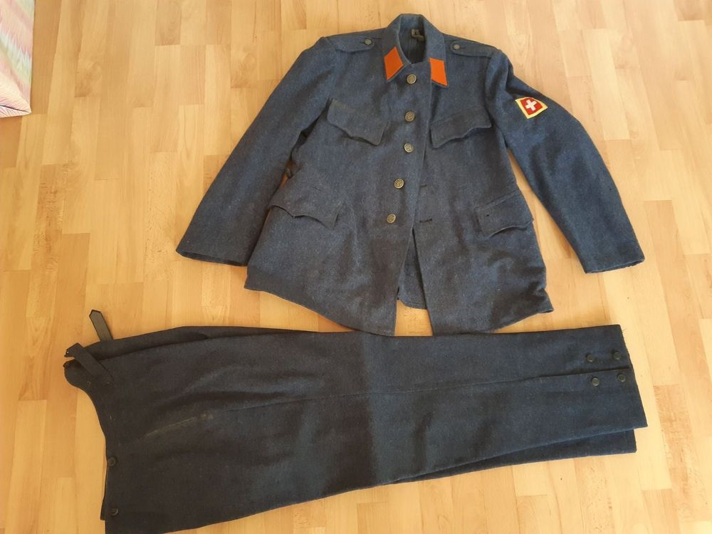 Antike Armee / Luftschutz Uniform (Gebraucht) in Schwanden Sigrisw für ...