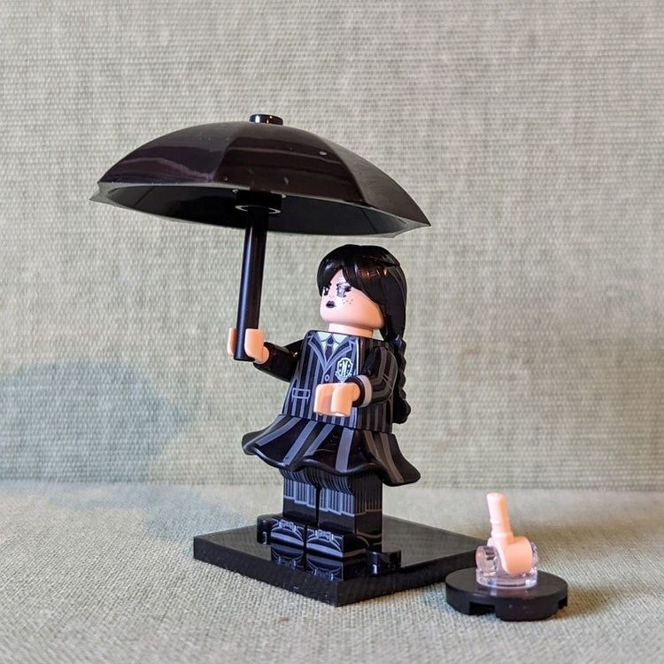 Wednesday Addams minifigure mit Thing fur lego | Kaufen auf Ricardo